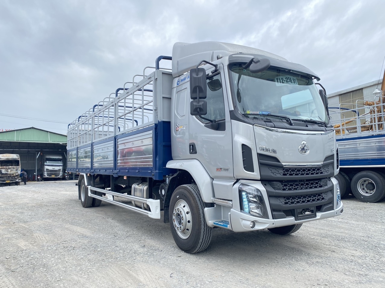 Xe Tải Chenglong 8,2 Tấn Thùng Mui Bạt 9m9